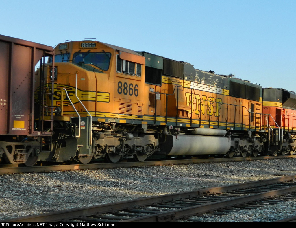 BNSF 8866